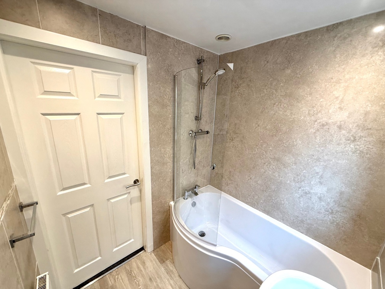 Netherton, Wakefield - 3 Bed Bungalow, Oakland Drive, WF4 - To Rent Now ...