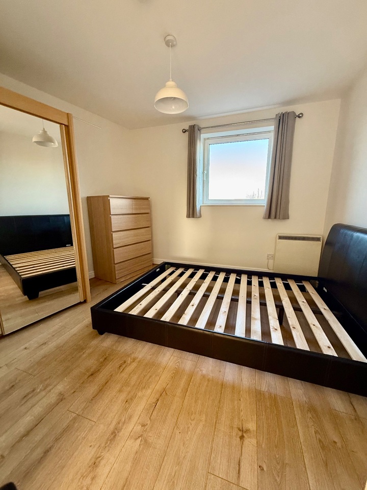 London - 1 Bed Flat, Fishguard Way, E16 - To Rent Now for £1,550.00 p/m