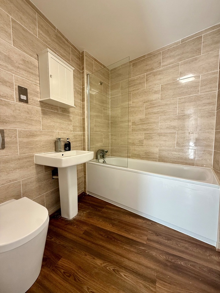London - 1 Bed Flat, Fishguard Way, E16 - To Rent Now for £1,550.00 p/m