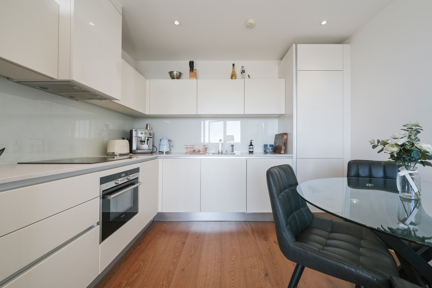 London - 1 Bed Flat, Wallace Court, SE3 - To Rent Now for £1,800.00 p/m