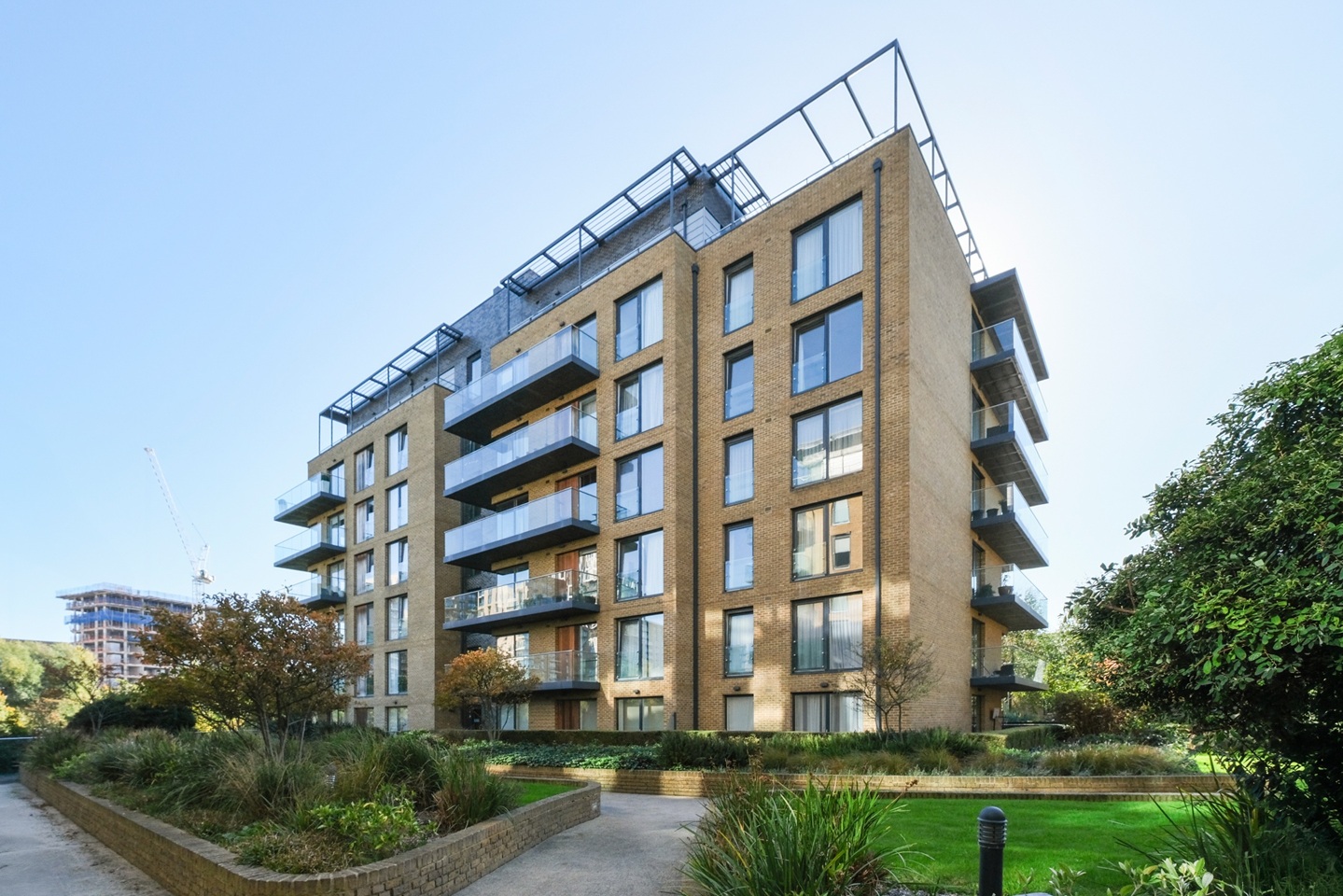 London - 1 Bed Flat, Wallace Court, SE3 - To Rent Now for £1,800.00 p/m