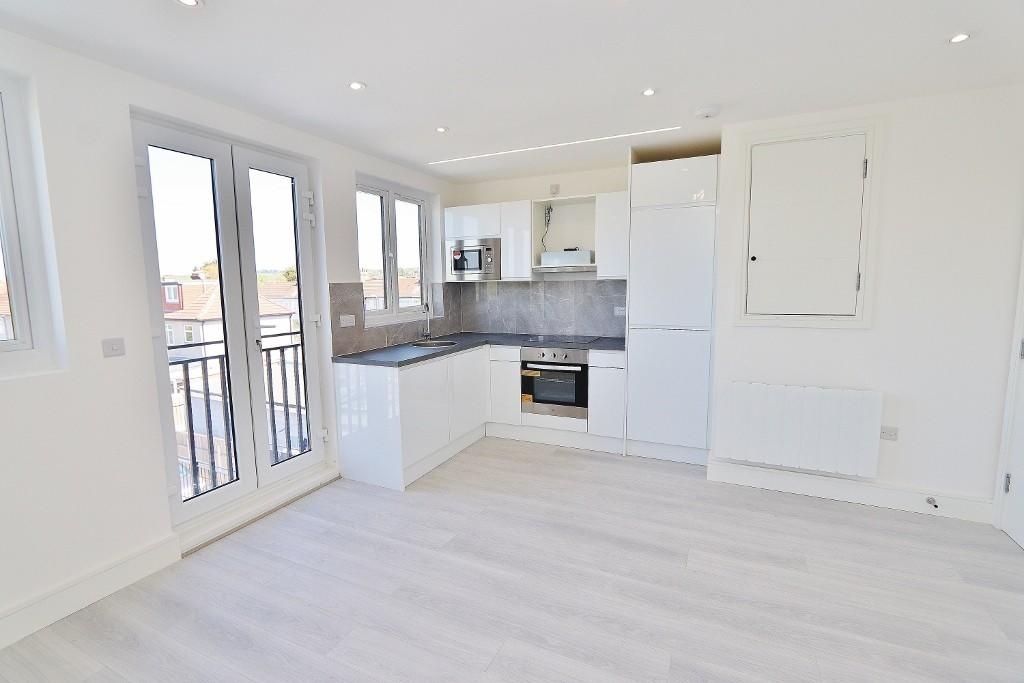 Romford - 2 Bed Flat, Collier Row Road, RM5 - To Rent Now for £1,550.00 p/m