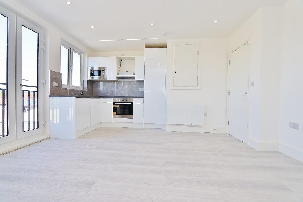 Romford - 2 Bed Flat, Collier Row Road, RM5 - To Rent Now for £1,550.00 p/m