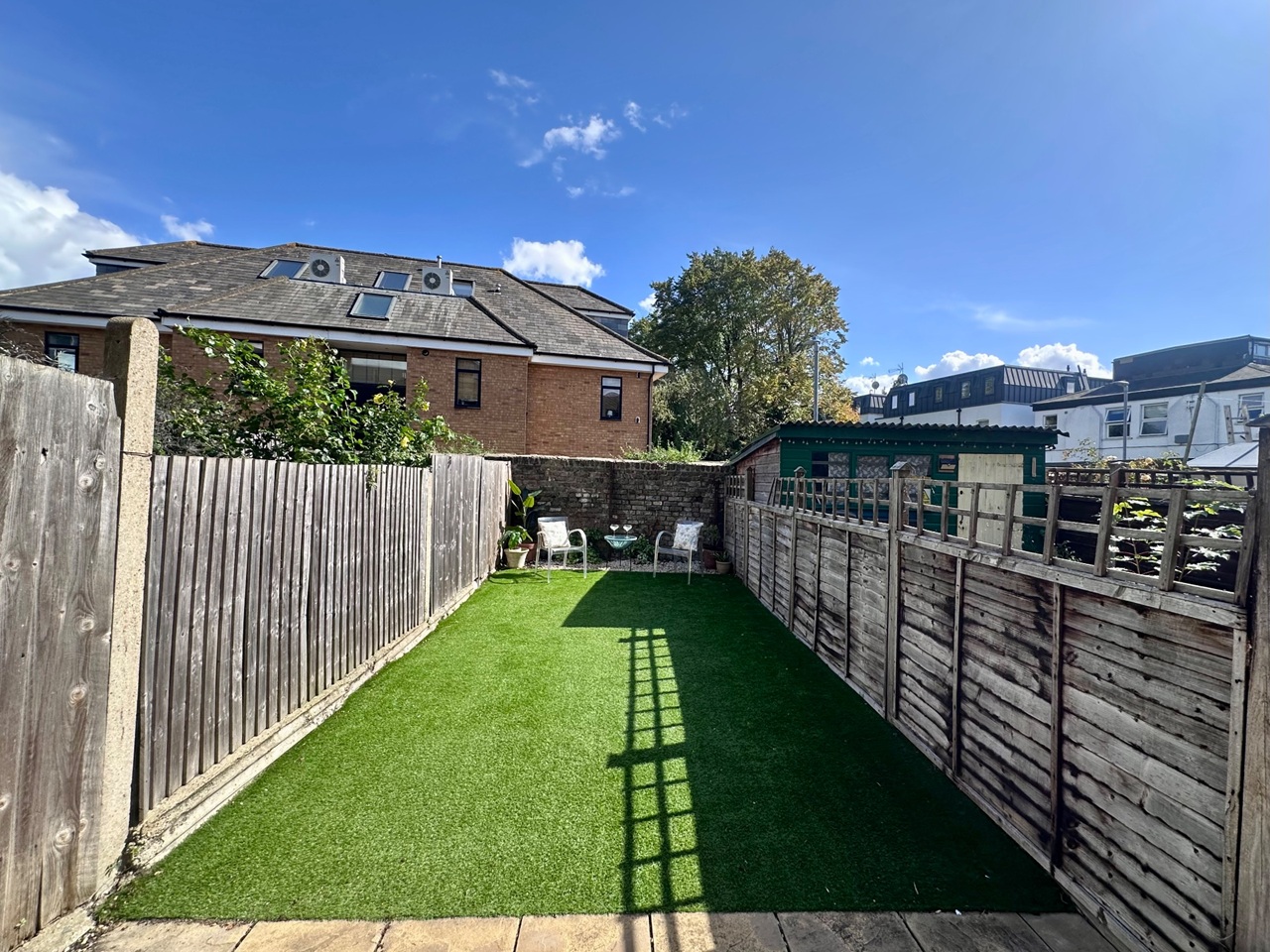 London - 2 Bed Flat, Colliers Wood, SW17 - To Rent Now for £2,300.00 p/m