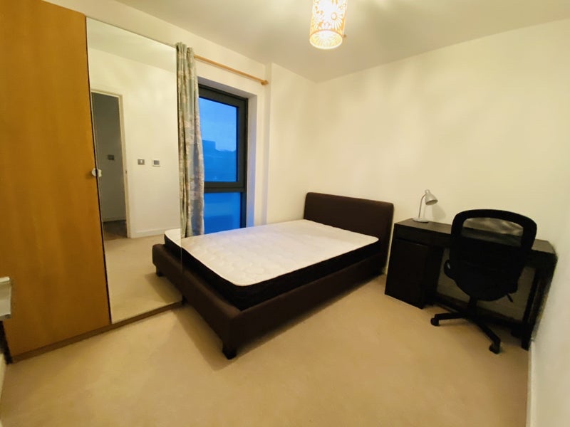 Tower Hamlets, London - Room in a Shared House, Yeoman Court, E14 - To ...