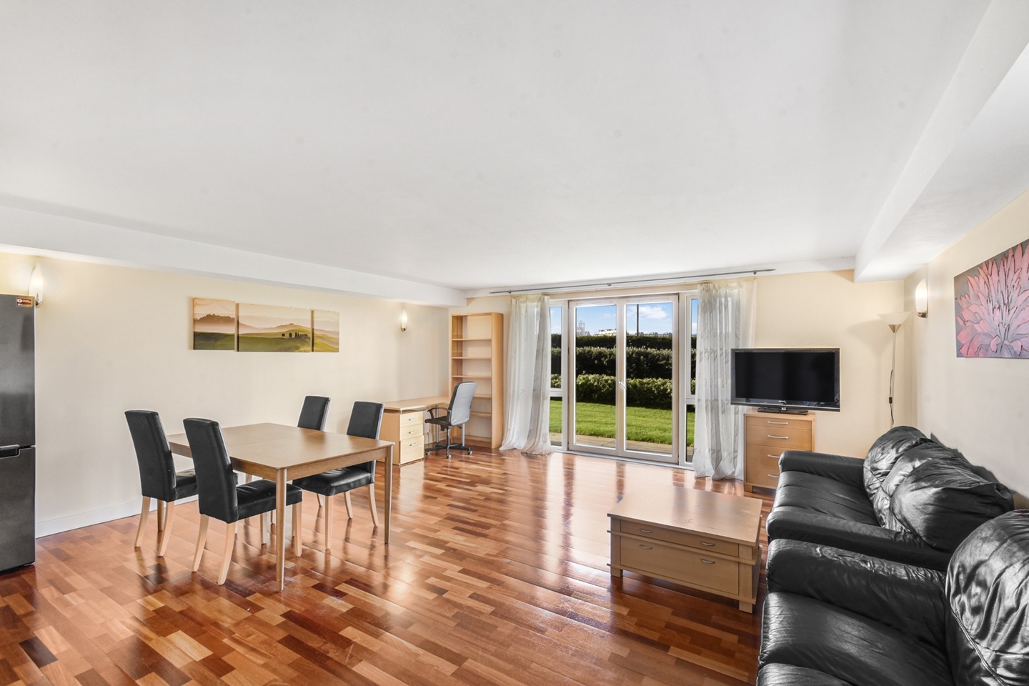 London - 2 Bed Flat, Pierpoint Building, E14 - To Rent Now for £2,600. ...