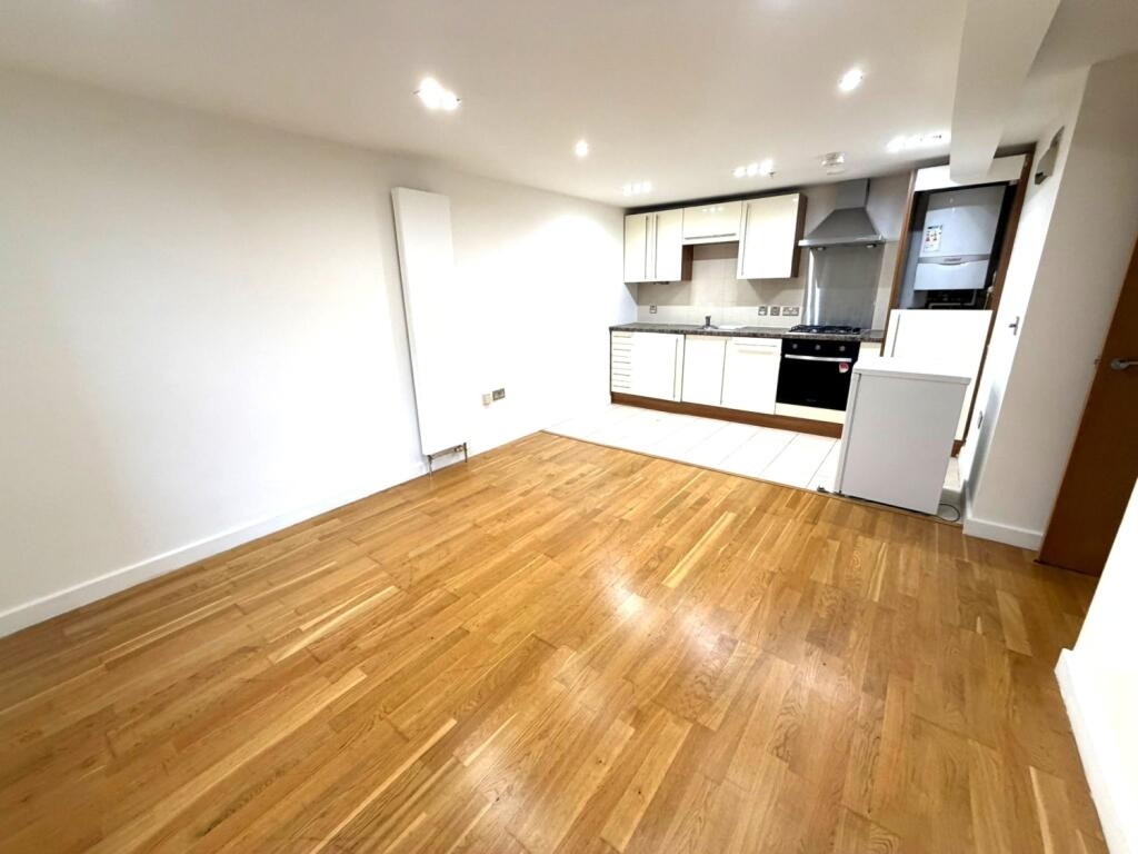 Harrow - 2 Bed Flat, Botwell Court, HA1 - To Rent Now for £1,800.00 p/m