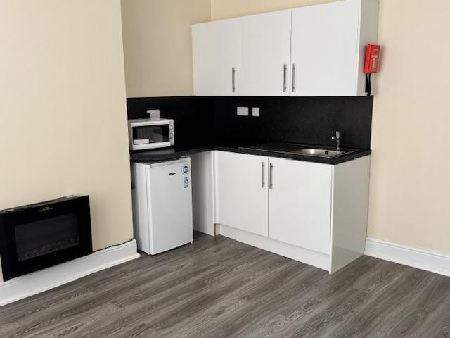 Dudley - Room in a Shared House, Zoar Street, DY3 - To Rent Now for £ ...