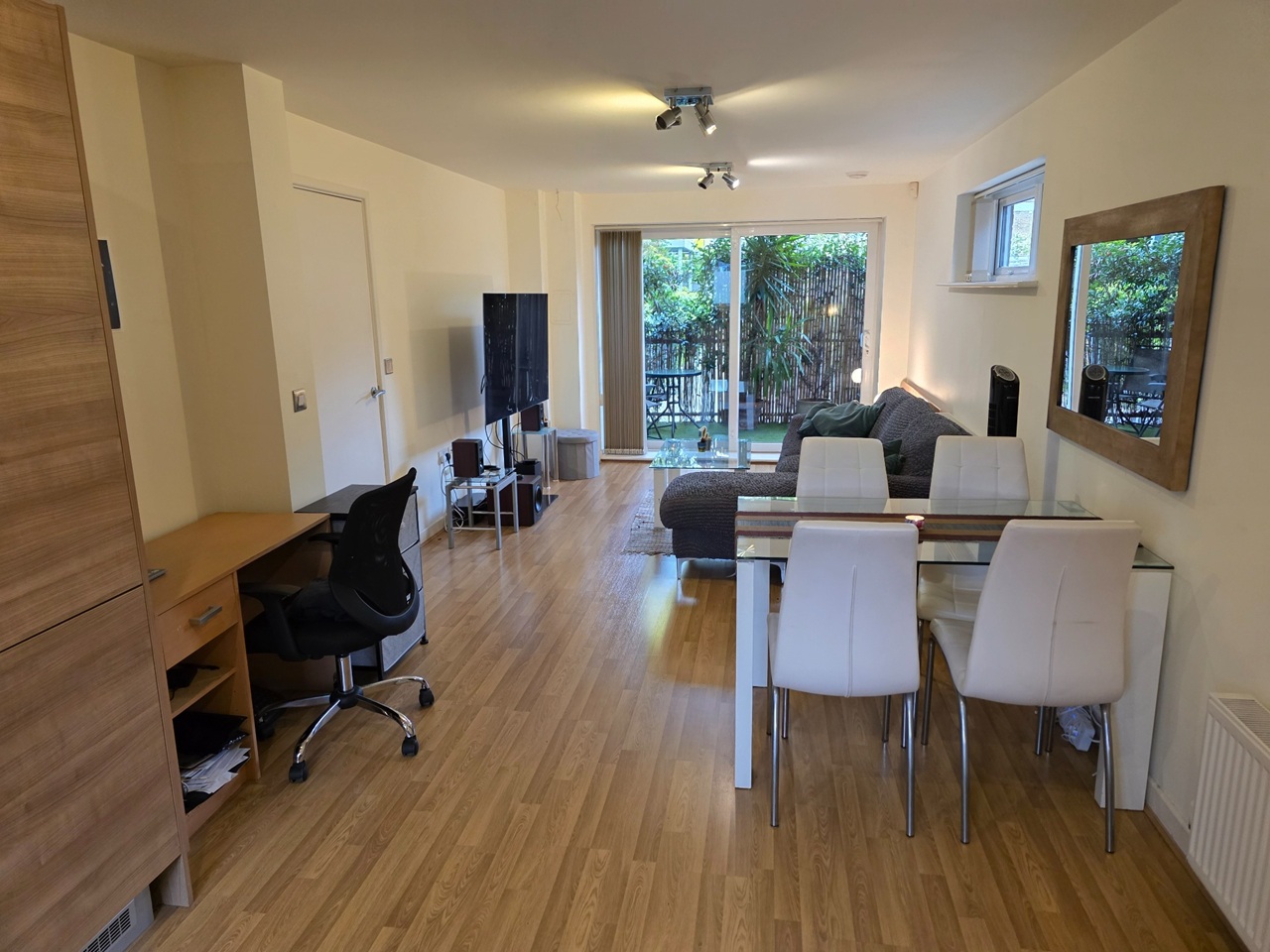 London - 1 Bed Flat, Bow Common Lane, E3 - To Rent Now for £1,700.00 p/m