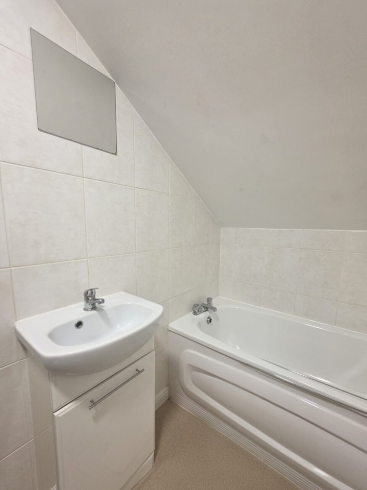 Cathays, Cardiff - 8 Bed Terraced House, Merthyr Street, CF24 - To Rent ...