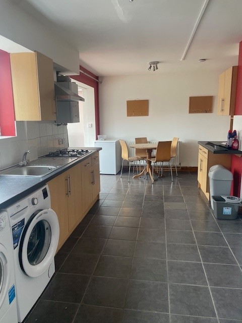 Guildford - 6 Bed Semi-Detached House, Maytree Close, GU1 - To Rent Now ...