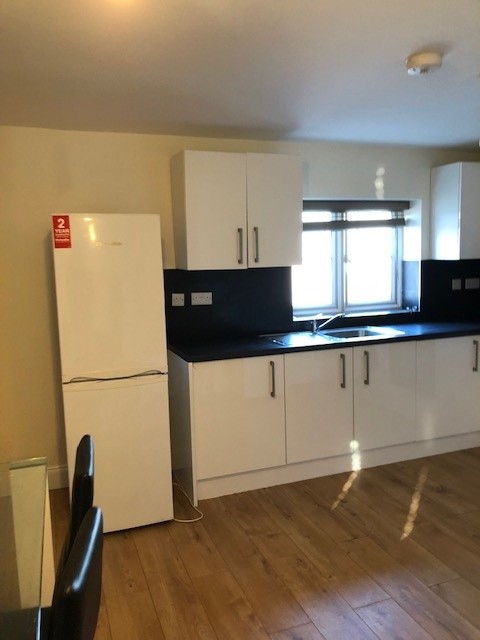 Brentford - 4 Bed Flat, Almond Grove, TW8 - To Rent Now for £2,599.00 p/m