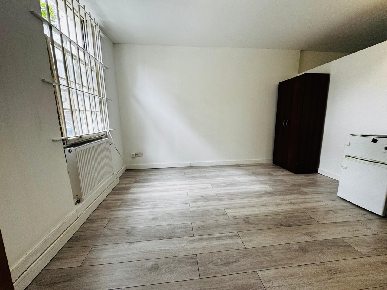 London - 1 Bed Flat, Clapham Road, SW9 - To Rent Now for £1,600.00 p/m