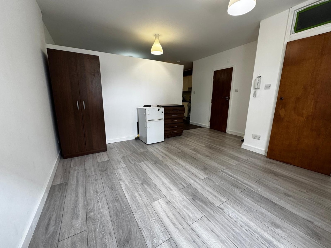 London - 1 Bed Flat, Clapham Road, SW9 - To Rent Now for £1,600.00 p/m