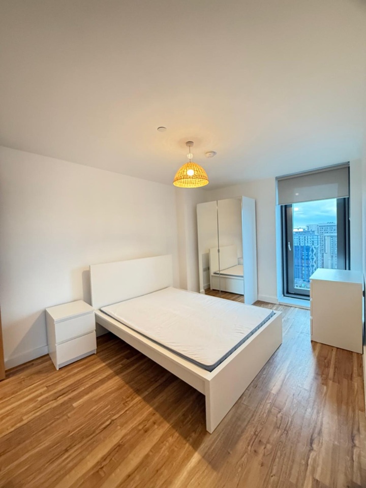 Salford - 2 Bed Flat, Michigan Point Tower D, M50 - To Rent Now for £ ...