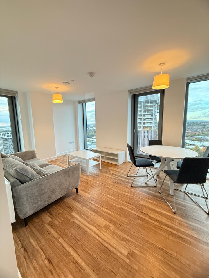 Salford - 2 Bed Flat, Michigan Point Tower D, M50 - To Rent Now for £ ...