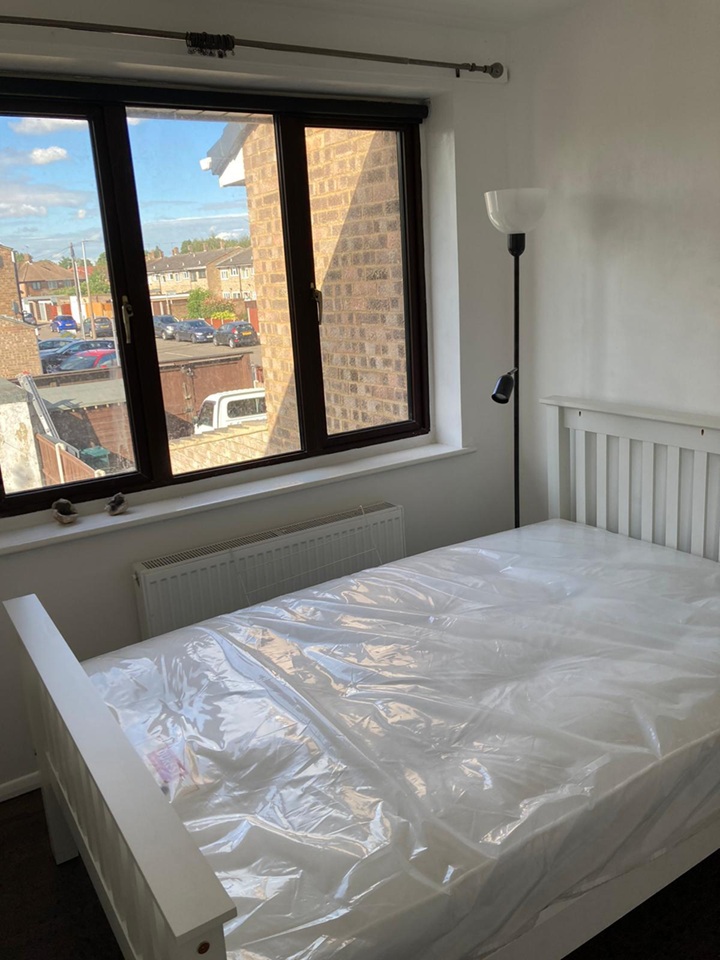 Hornchurch - Room in a Shared House, Swallow Walk, RM12 - To Rent Now ...