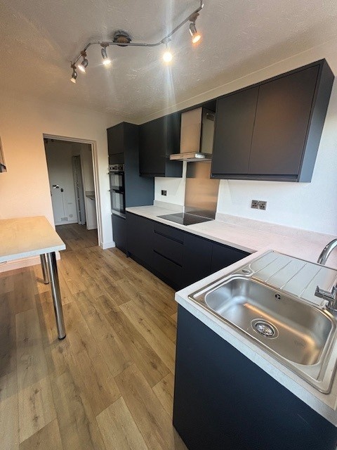 Brierley Hill - 3 Bed Semi-Detached House, Lynval Road, DY5 - To Rent ...