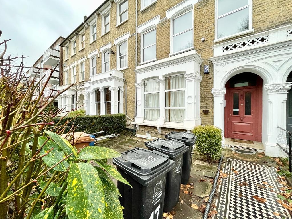 London - 1 Bed Flat, Queen Elizabeths Walk, N16 - To Rent Now for £ ...