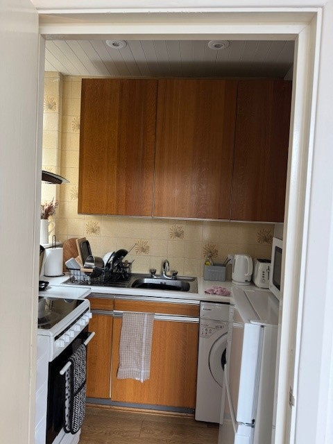 London - 1 Bed Flat, Carlton Drive, SW15 - To Rent Now for £1,400.00 p/m