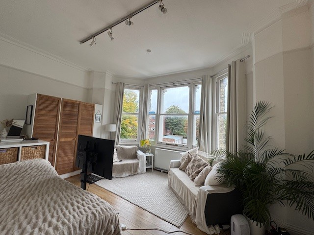 London - 1 Bed Flat, Carlton Drive, SW15 - To Rent Now for £1,400.00 p/m