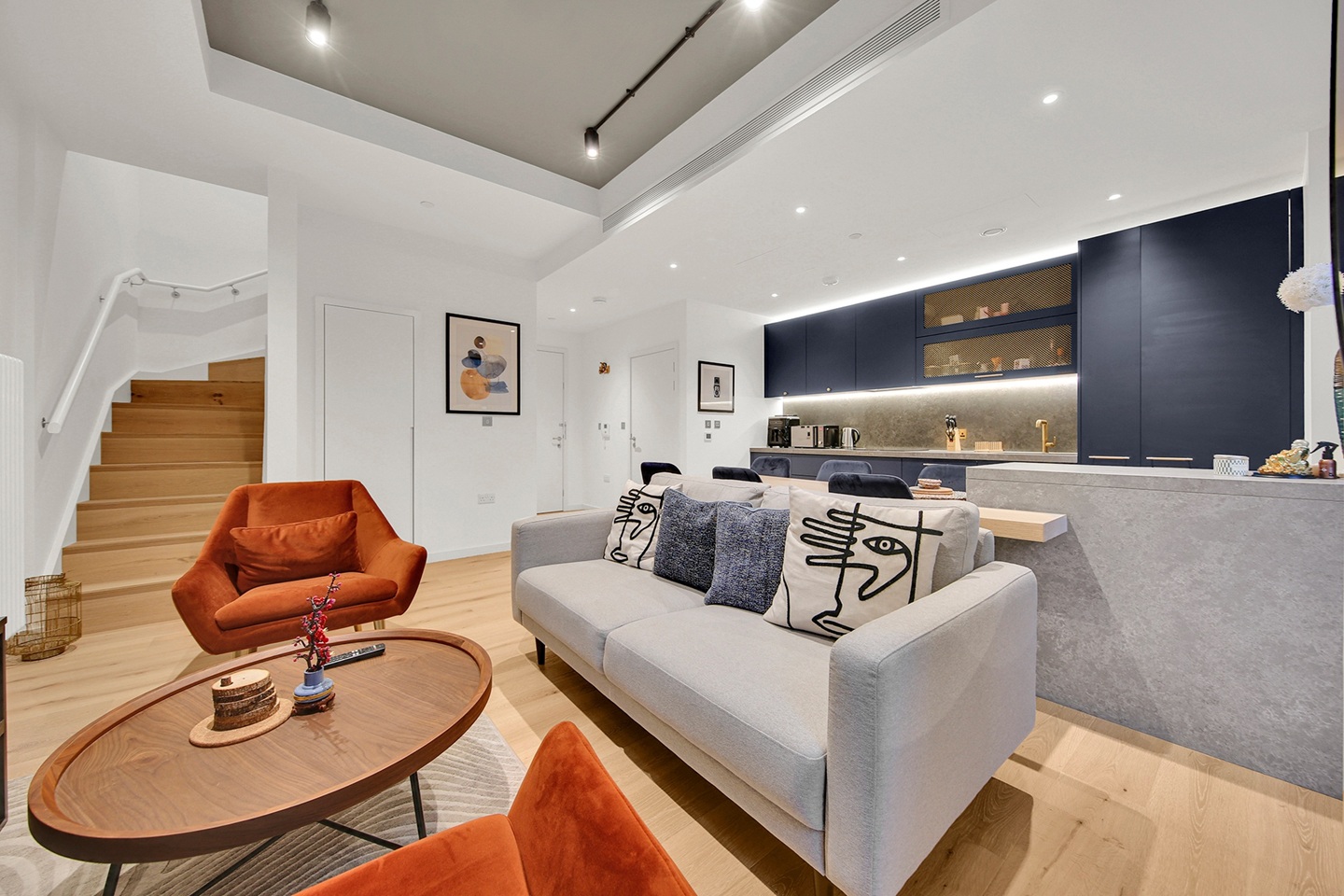 London - 2 Bed Flat, Douglass Tower, E14 - To Rent Now for £2,900.00 p/m