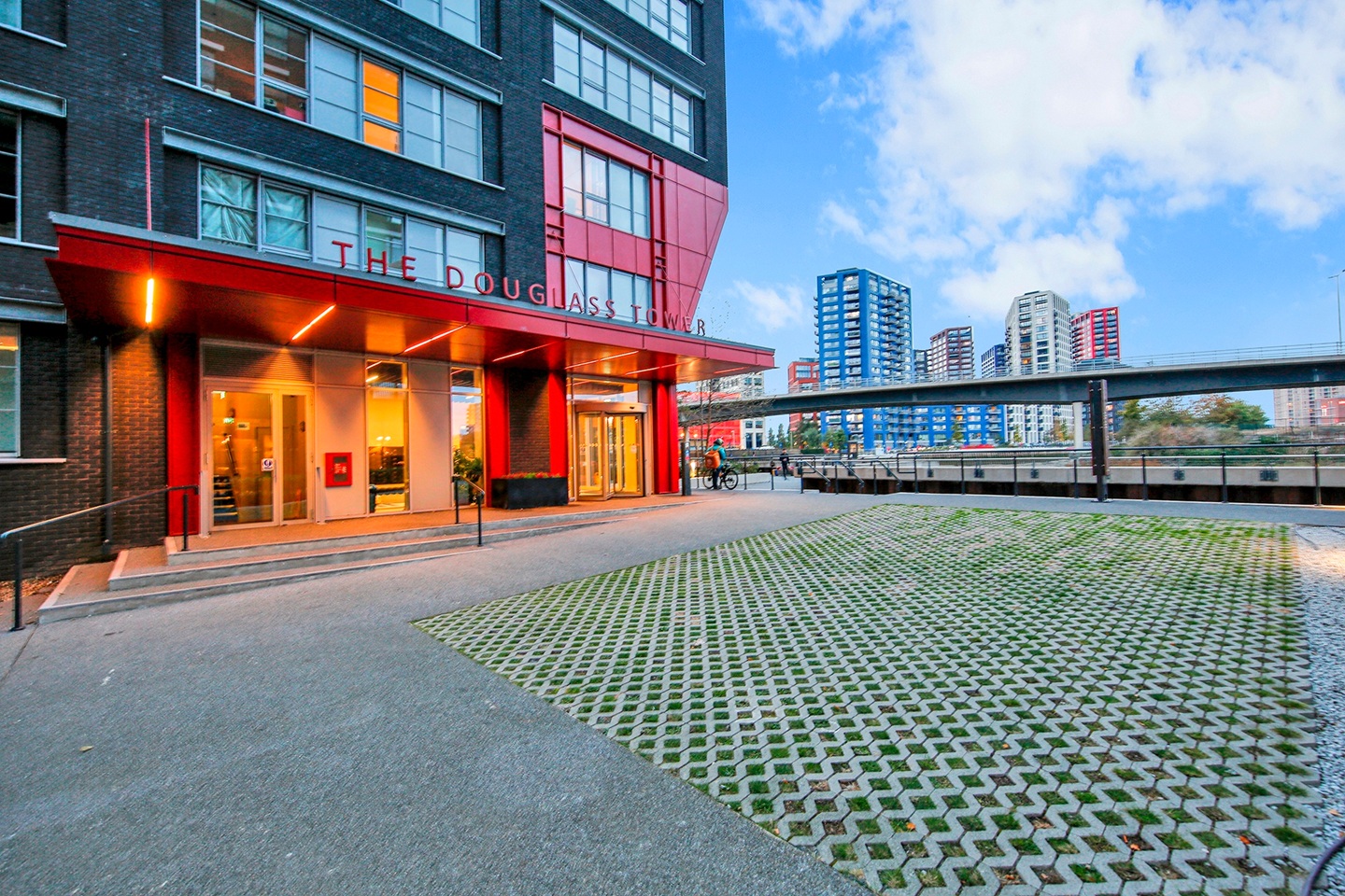 London - 2 Bed Flat, Douglass Tower, E14 - To Rent Now for £2,900.00 p/m