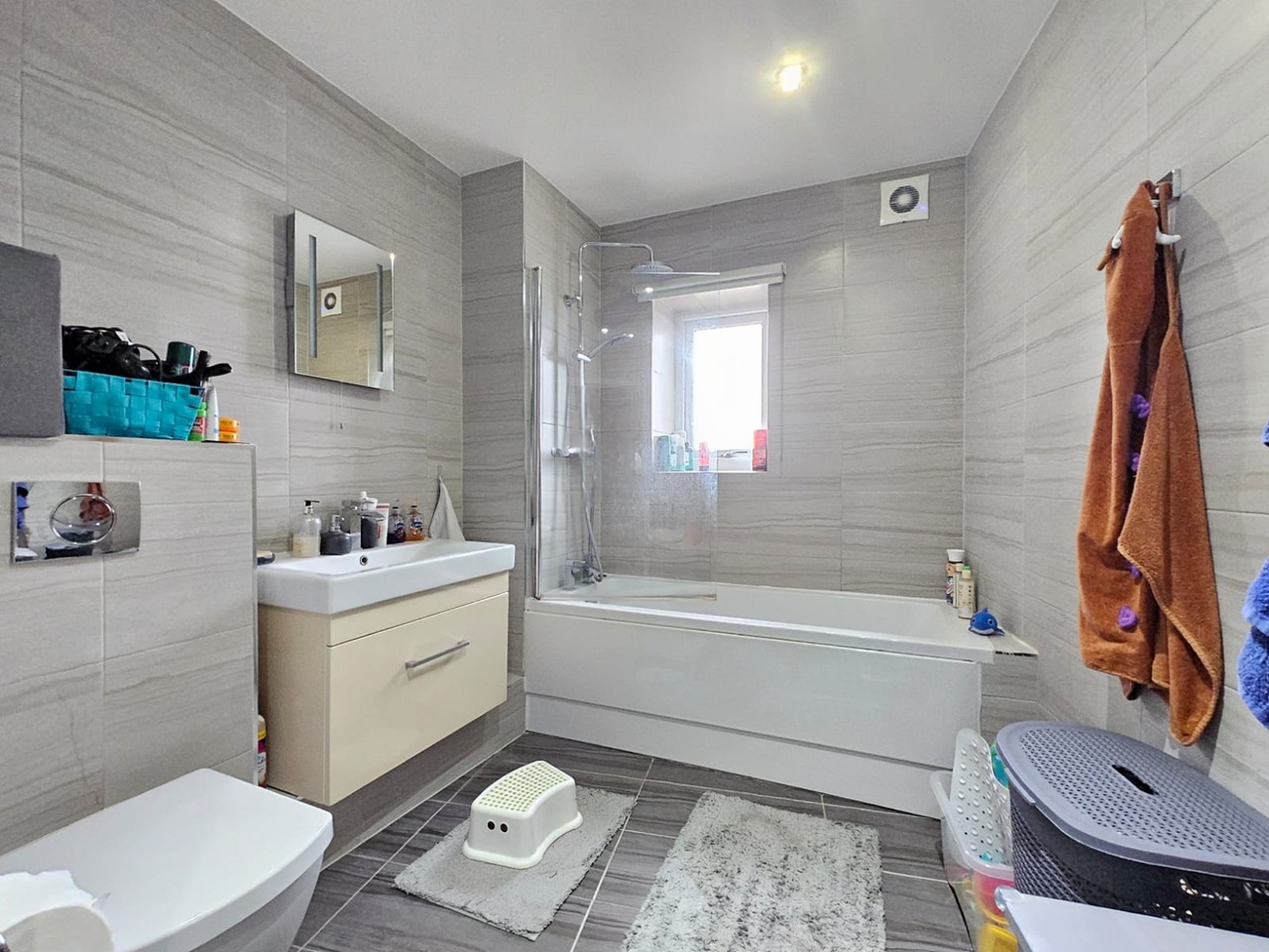London - Leyton - 2 Bed Flat, Dunton Road, E10 - To Rent Now for £1,800 ...
