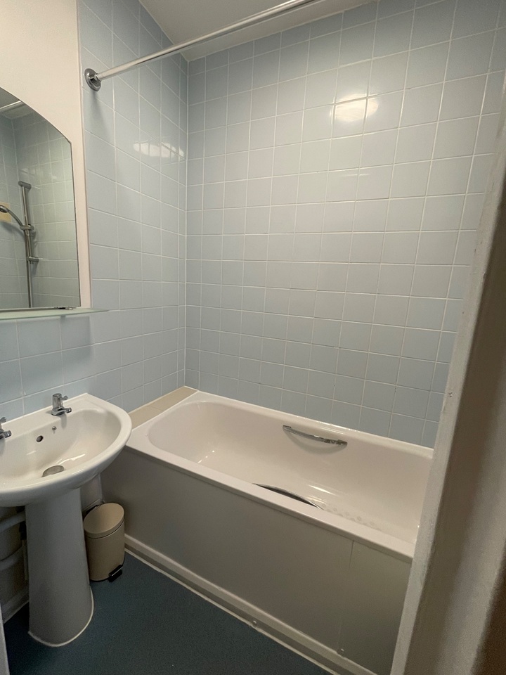 London - 3 Bed Flat, Lilford House, SE5 - To Rent Now for £2,700.00 p/m
