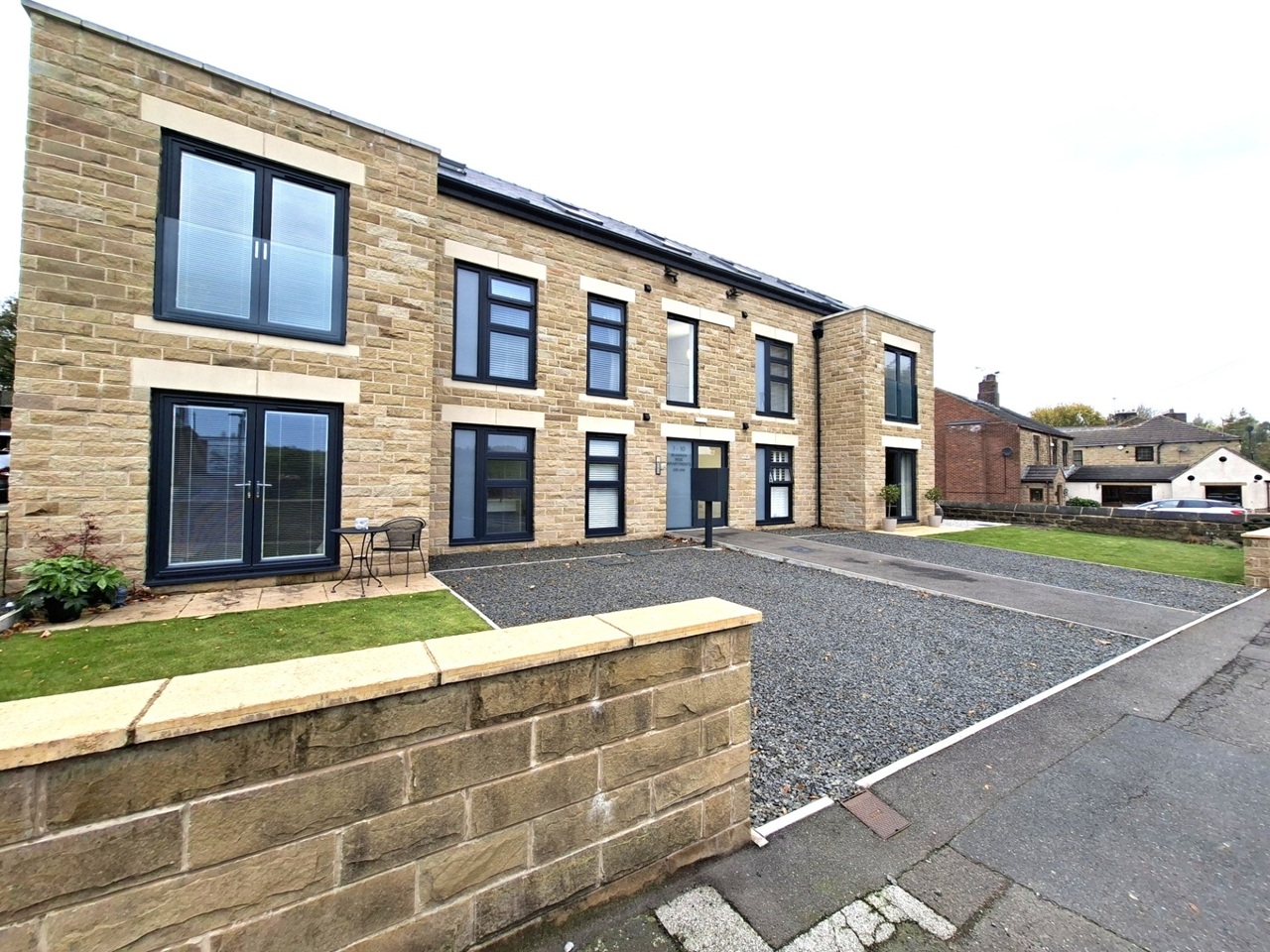 Worrall, Sheffield - 2 Bed Flat, Warren Rise Apartments, S35 - To Rent ...