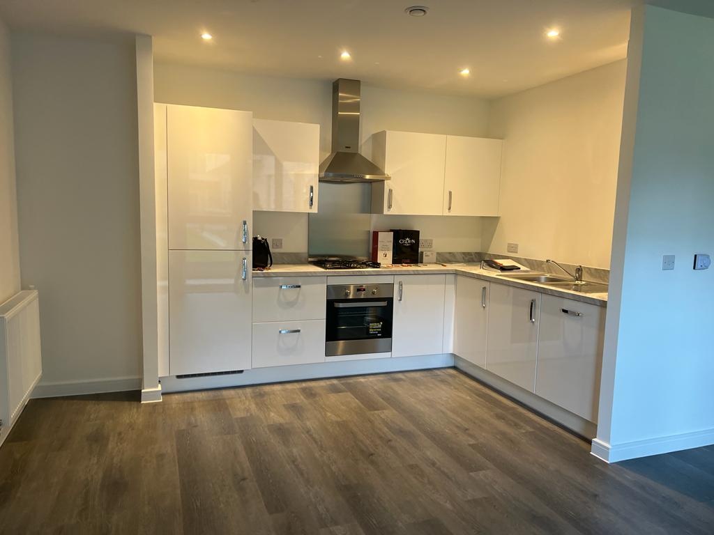 Chelmsford - 1 Bed Flat, Victoria Road, CM1 - To Rent Now for £1,350.00 p/m