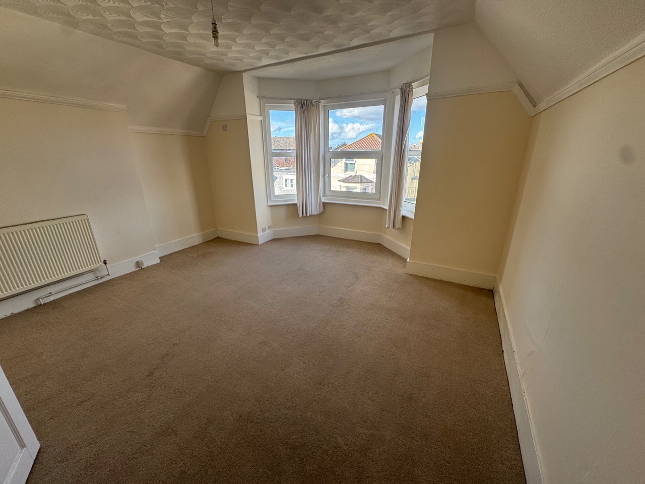 Southsea - 3 Bed Flat, Herbert Road, PO4 - To Rent Now for £1,250.00 p/m