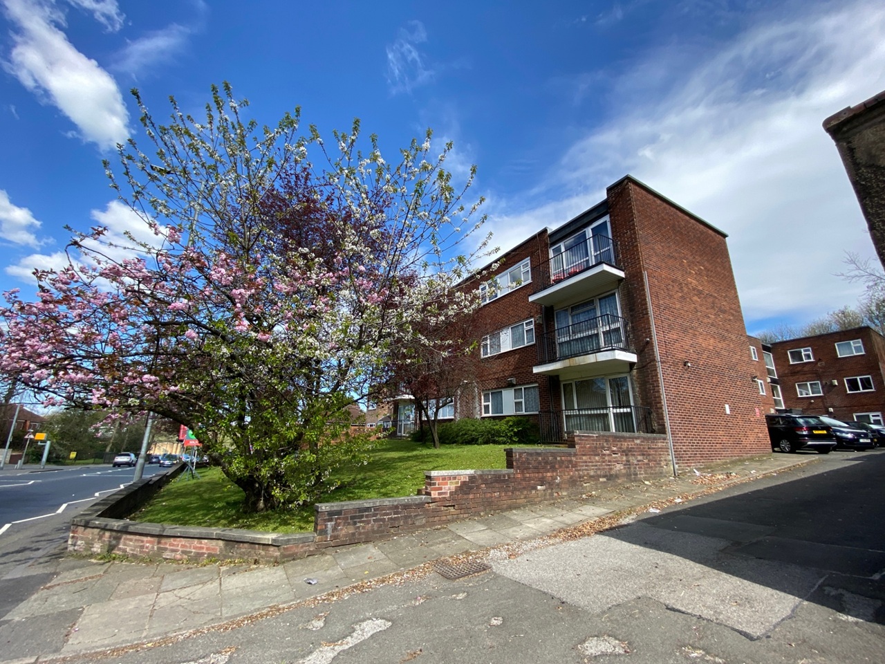 Manchester - 2 Bed Flat, Lovell Court, M8 - To Rent Now for £895.00 p/m