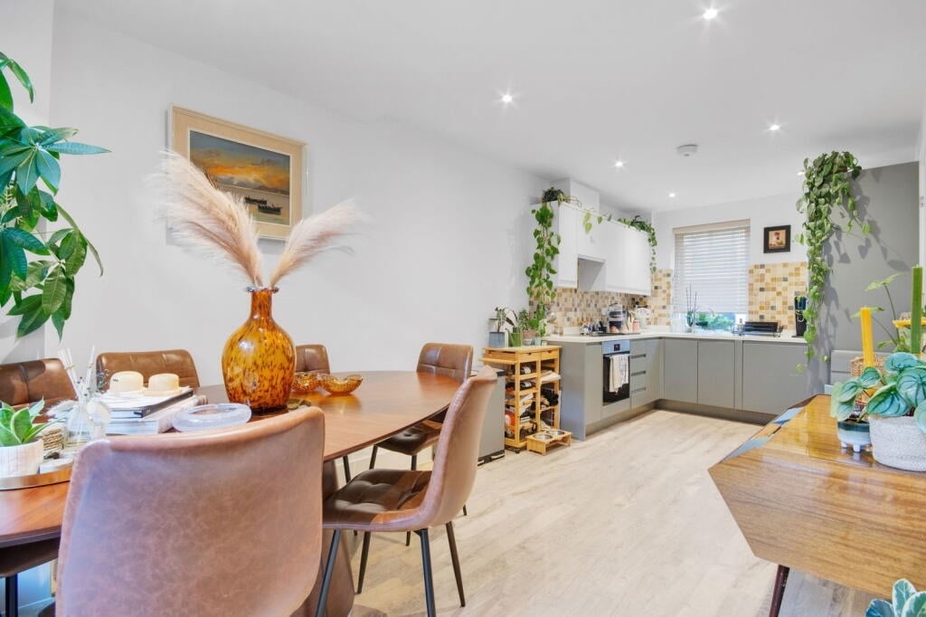 London - 3 Bed Terraced House, Kempton Mews, E6 - To Rent Now for £ ...