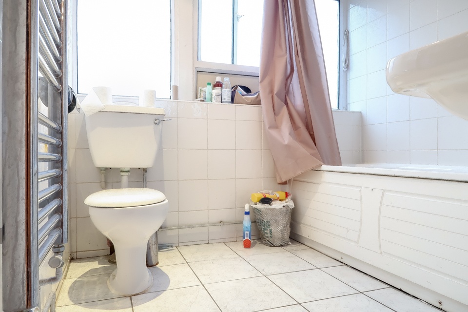 Tower Hamlets - Room in a Shared Flat, Poplar, E14 - To Rent Now for £ ...
