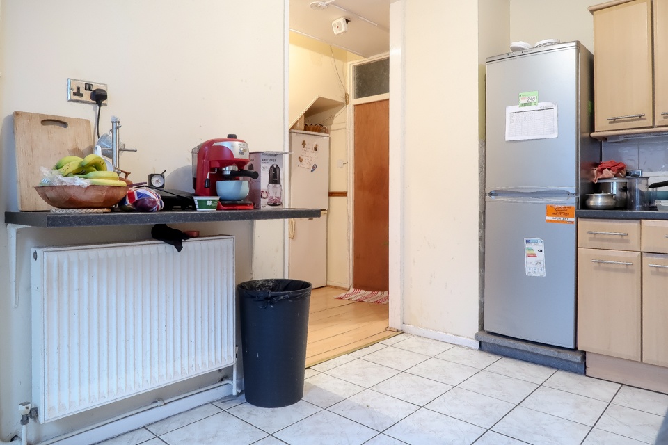 Tower Hamlets - Room in a Shared Flat, Poplar, E14 - To Rent Now for £ ...