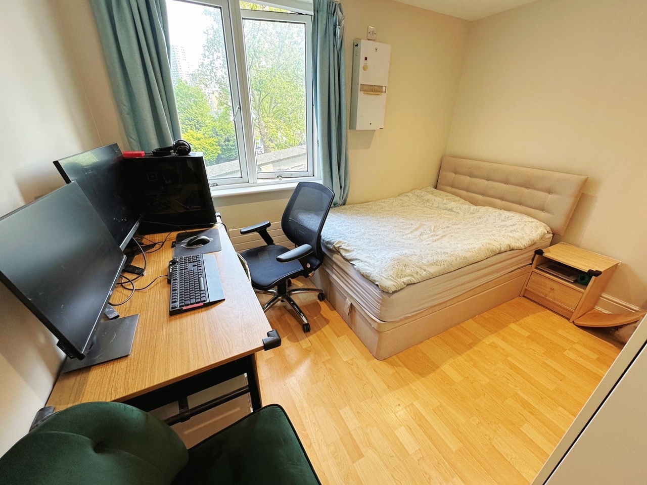 London - 2 Bed Flat, Edison Building, E14 - To Rent Now for £2,700.00 p/m