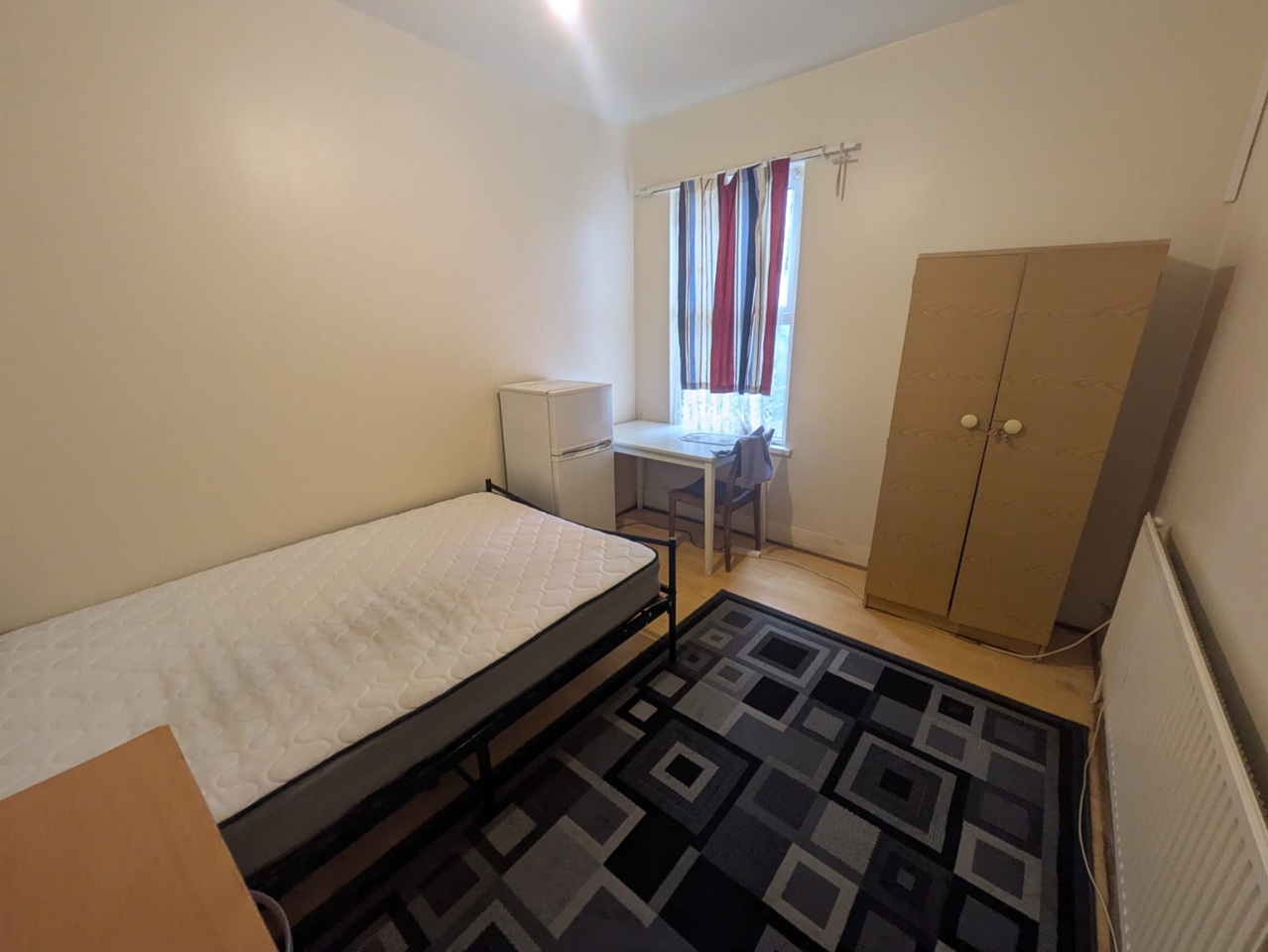 London - Room in a Shared House, Plashet Road, E13 - To Rent Now for £ ...