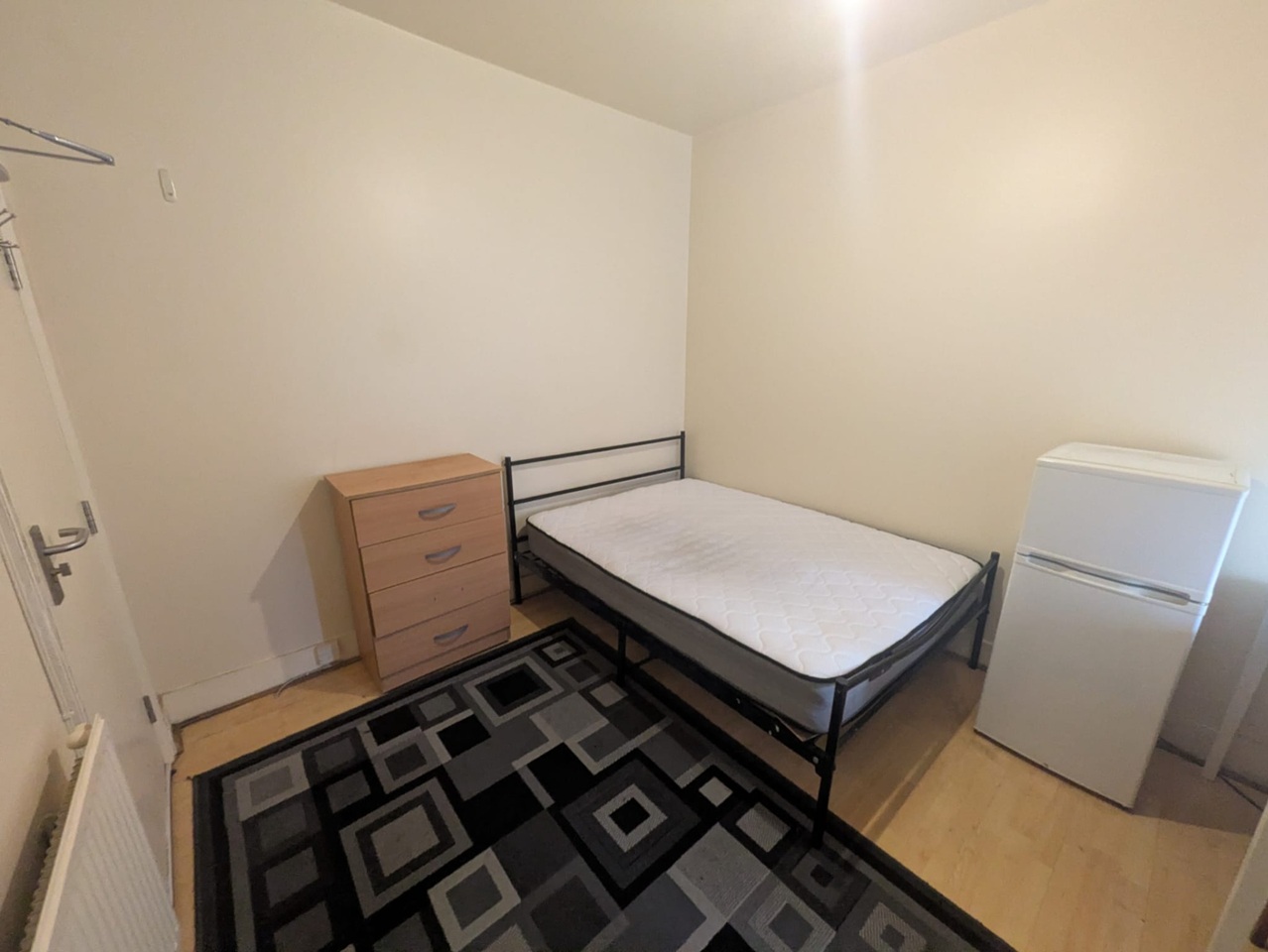 London - Room in a Shared House, Plashet Road, E13 - To Rent Now for £ ...