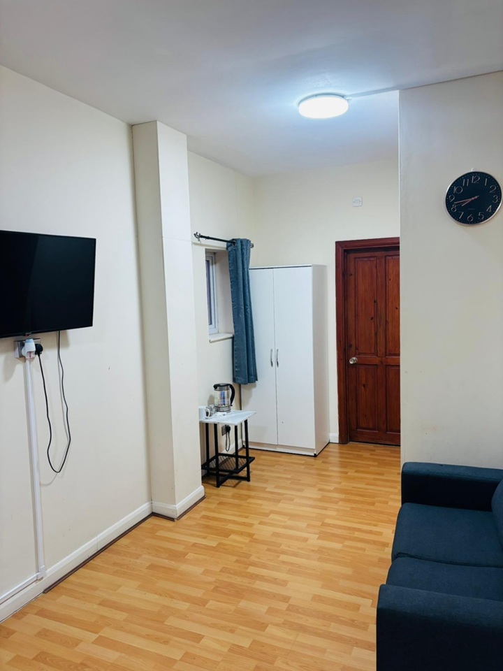 London - Room in a Shared House, Disraeli Road, E7 - To Rent Now for £ ...