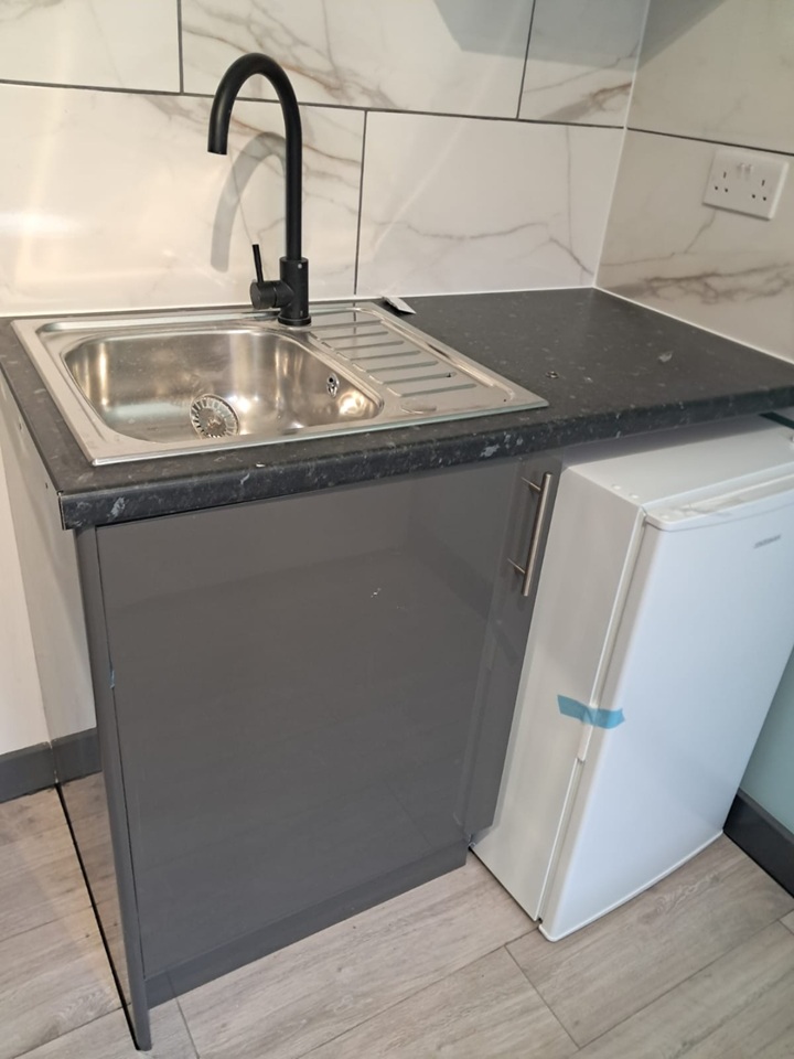 Watford - Room in a Shared House, Cassio Road, WD18 - To Rent Now for £ ...
