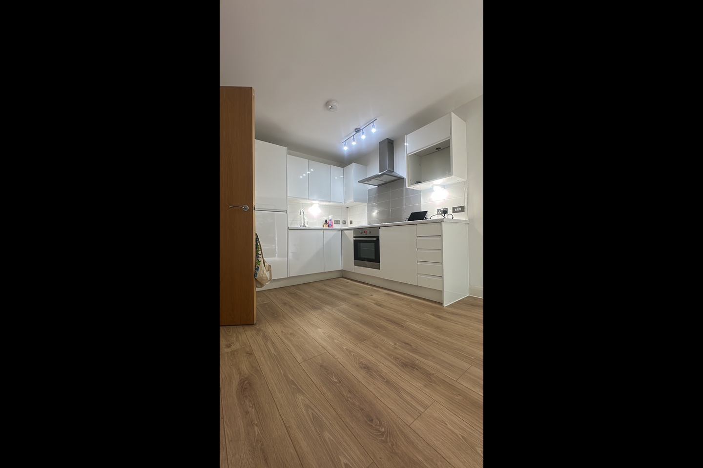 Liverpool - 1 Bed Flat, Princeton Place, L8 - To Rent Now for £690.00 p/m