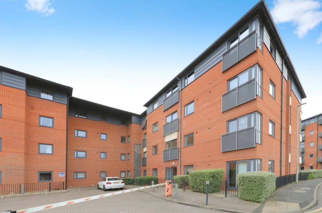 Wolverhampton - 2 Bed Flat, Broad Gauge Way, WV10 - To Rent Now for £ ...