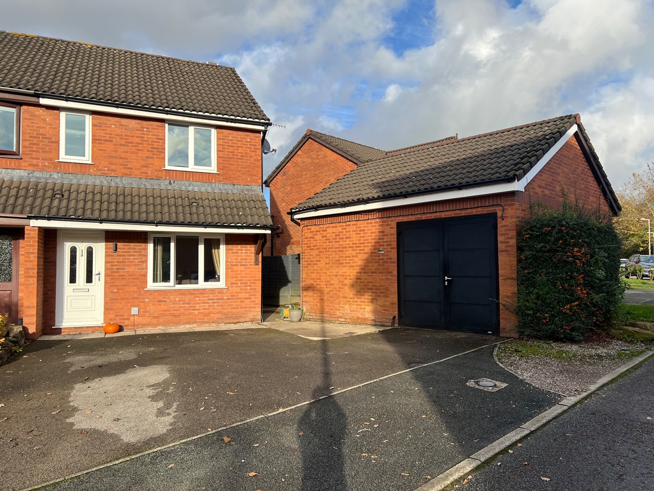 Chorley - 3 Bed Semi-Detached House, Yew Tree Close, PR7 - To Rent Now ...