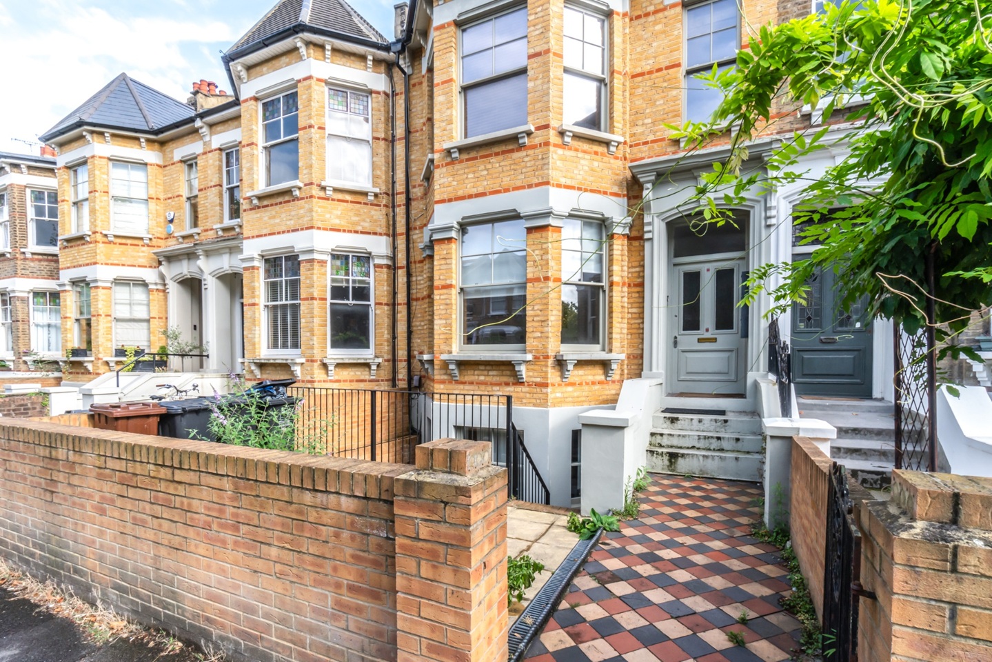 London - 2 Bed Flat, Mildenhall Road, E5 - To Rent Now for £2,300.00 p/m