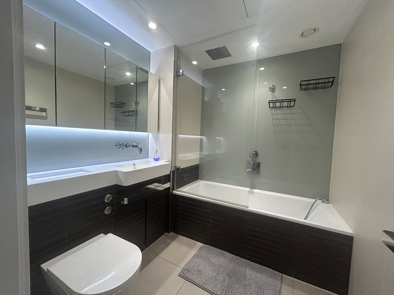 London - 1 Bed Flat, Halliday House, SW11 - To Rent Now for £3,300.00 p/m