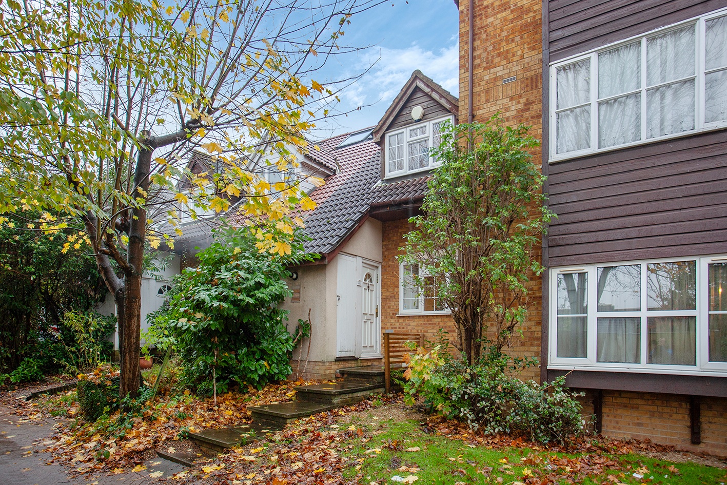 London - 2 Bed Terraced House, Pendragon Walk, NW9 - To Rent Now for £ ...
