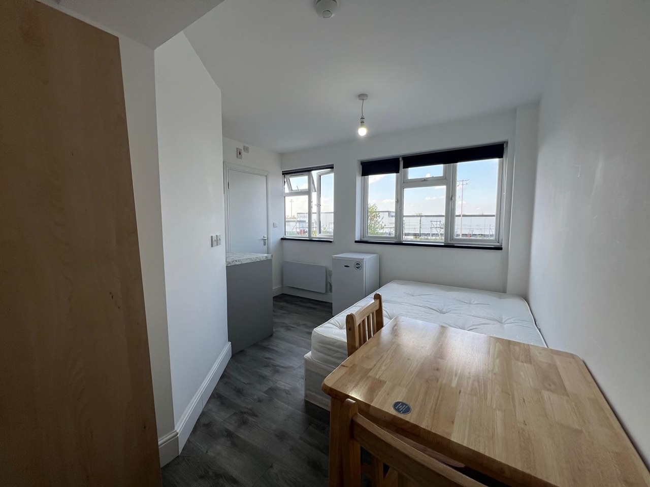 Ilford - Studio Flat, High Road, IG1 - To Rent Now for £900.00 p/m