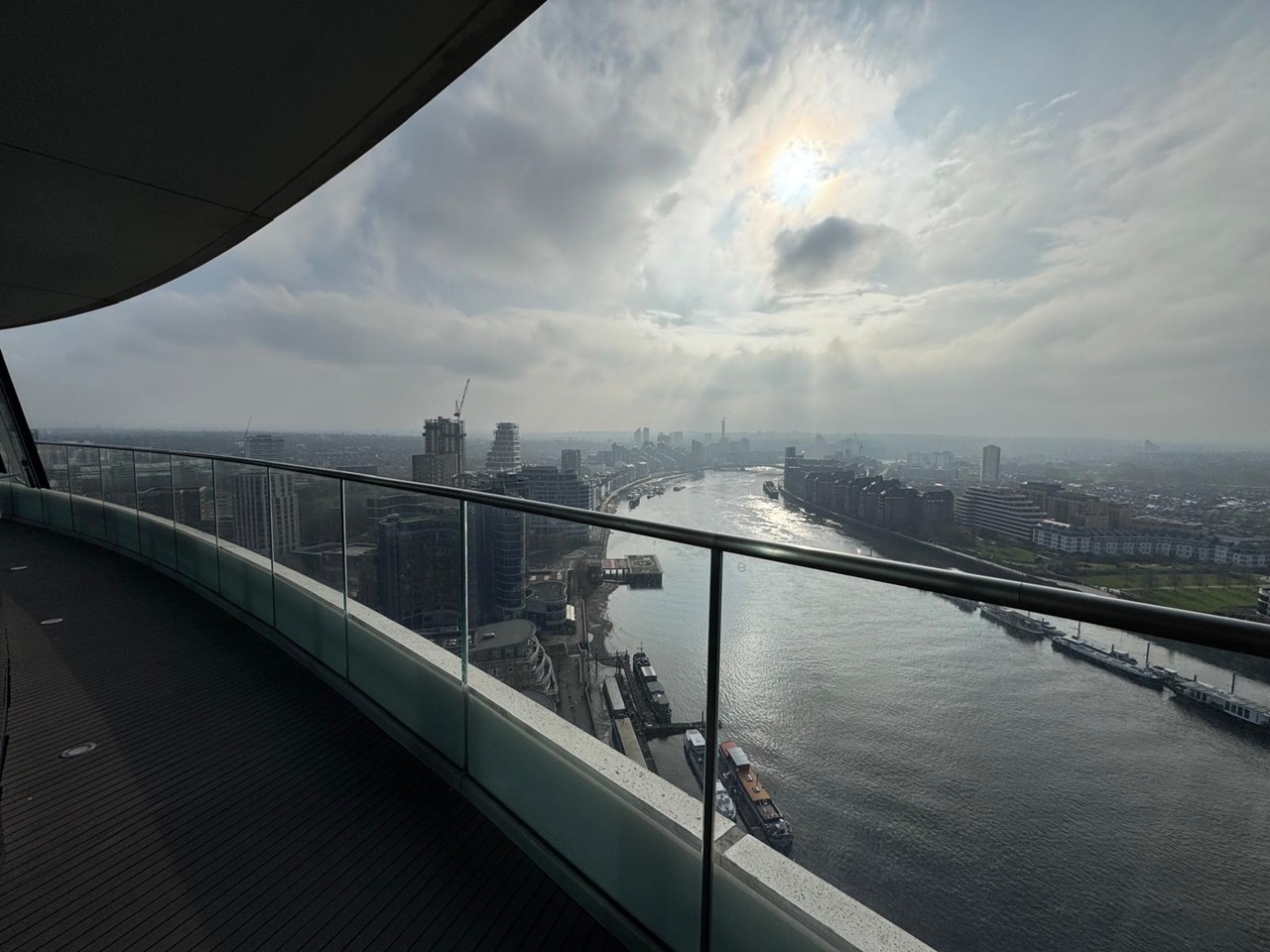 London - 3 Bed Flat, Lombard Wharf, SW11 - To Rent Now for £3,800.00 p/m