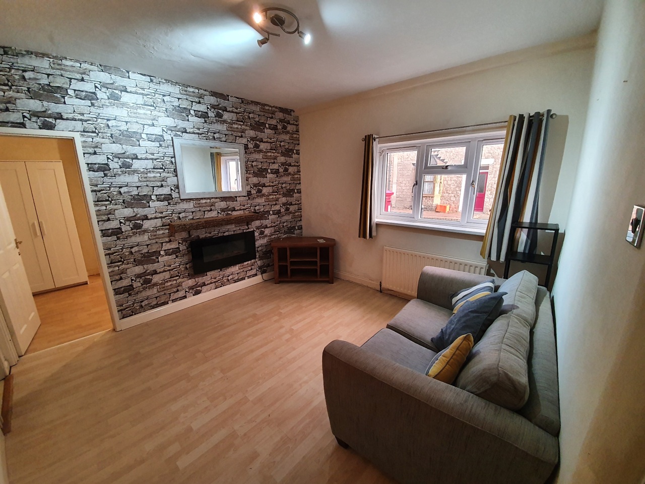 Swindon - 2 Bed Flat, Western Street, SN1 - To Rent Now for £1,050.00 p/m